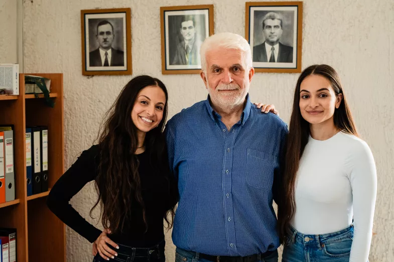 Ευτυχία & Κωνσταντίνα Καρακιουλάχη, η 4η γενιά των αγαπημένων μας ξηρών καρπών | xronos.gr